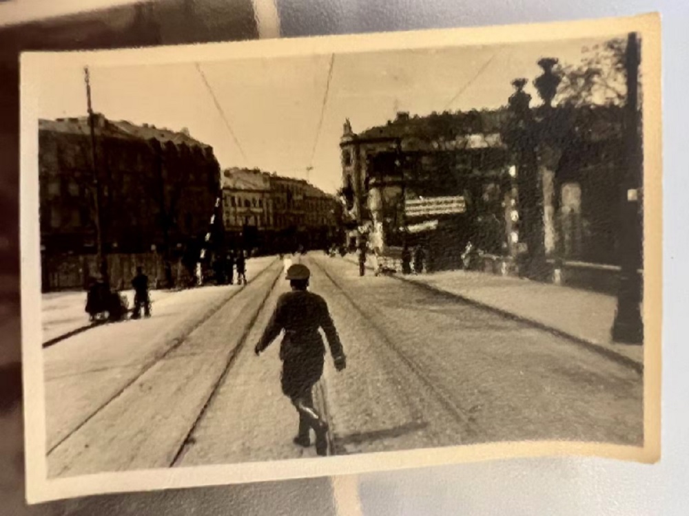 Fotos perdidas do Gueto de Varsóvia são enviadas a museu polonês pela ...