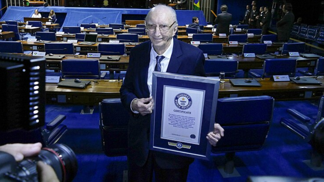 Walter Orthmann: brasileiro é o funcionário mais antigo do mundo ...
