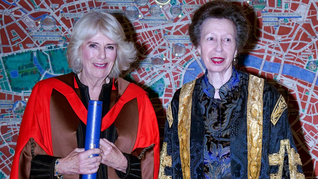 Princesa Anne impediu que Camilla quebrasse protocolo milenar da ...