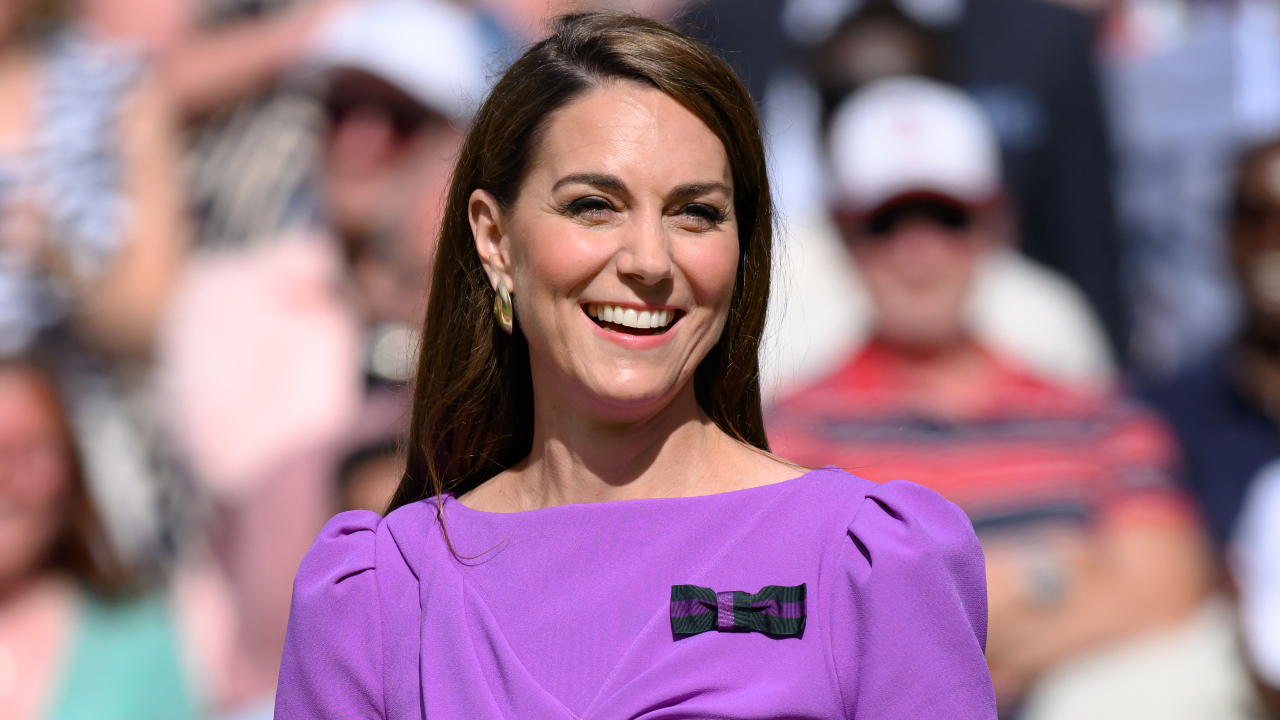 Kate Middleton faz visita ao hospital em que fez tratamento de câncer ...