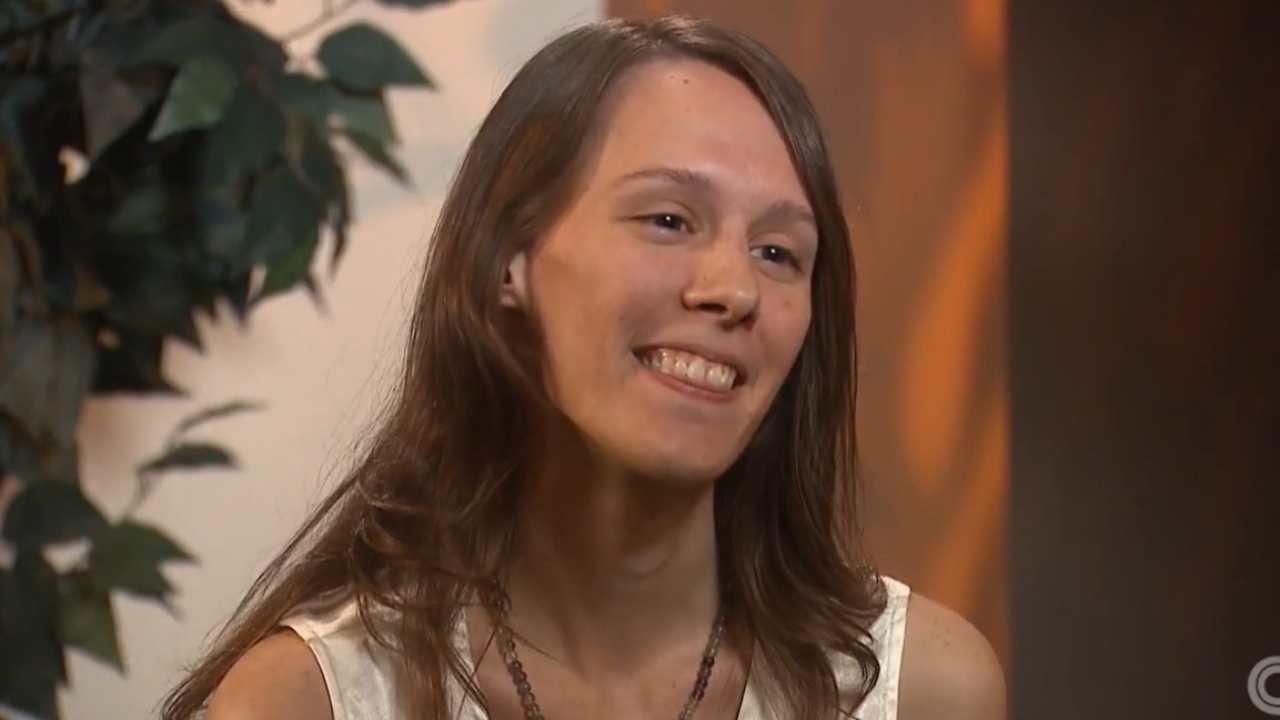 Afton Burton: A mulher que quase se casou com Charles Manson atrás das ...