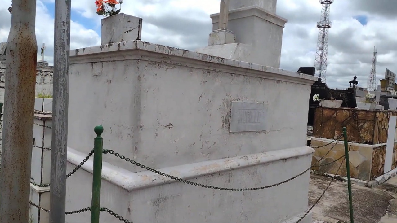O mistério do "túmulo acorrentado de Murillo", em Conselheiro Lafaite ...