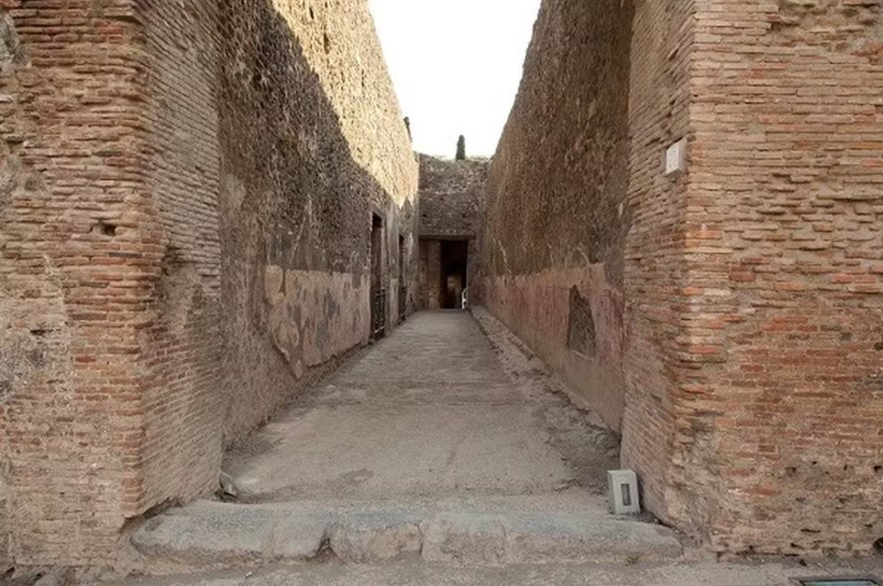 Antigas inscrições visíveis a olho nu são descobertas em Pompeia ...
