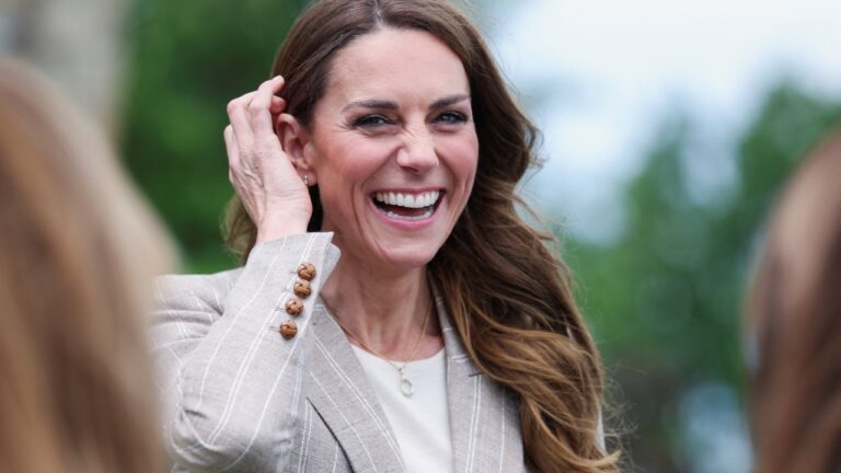Kate Middleton quebra "regra pessoal" em casamento - Aventuras na História