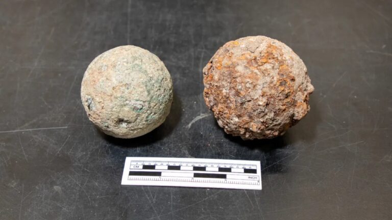 Arqueólogos encontram nova bala de canhão da Batalha do Álamo ...