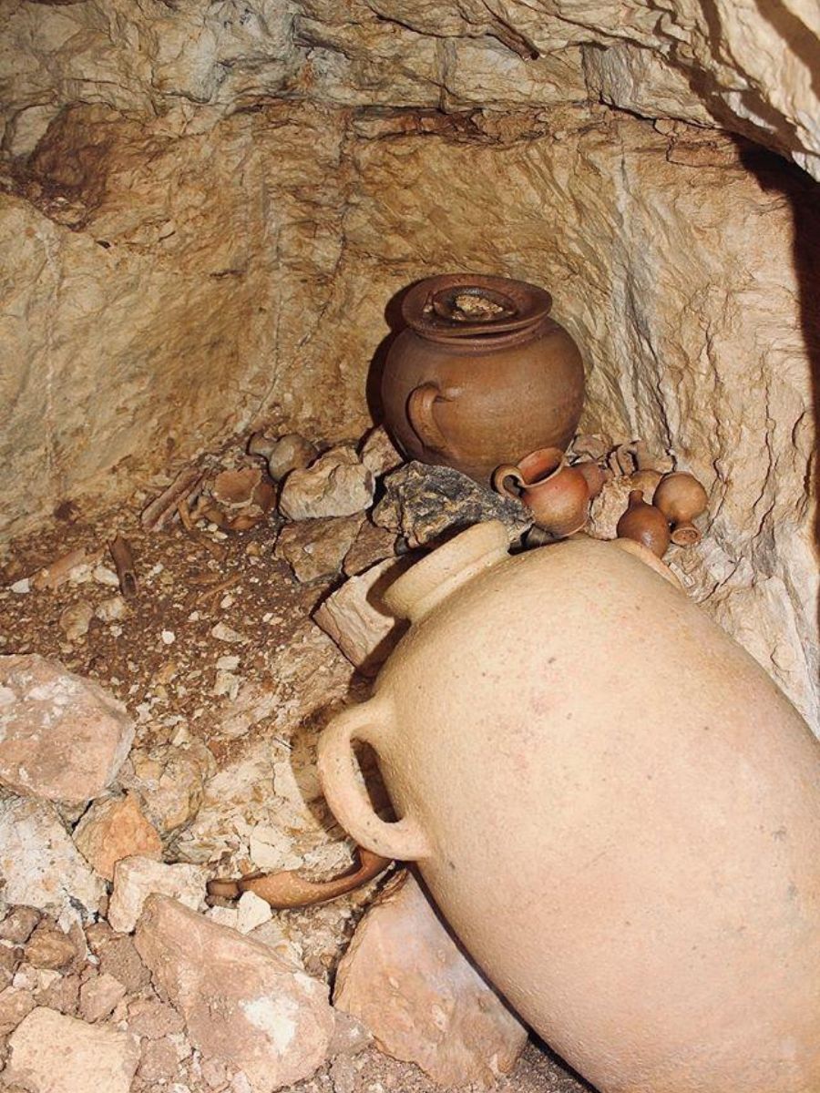 Impressionante tumba púnica de 2 mil anos é encontrada em Malta ...