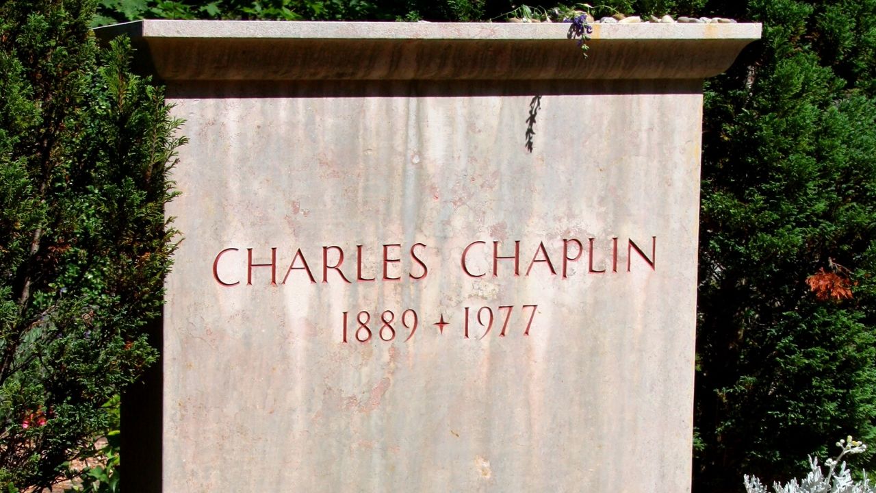 O insólito roubo do cadáver de Charles Chaplin, 3 meses após ser ...