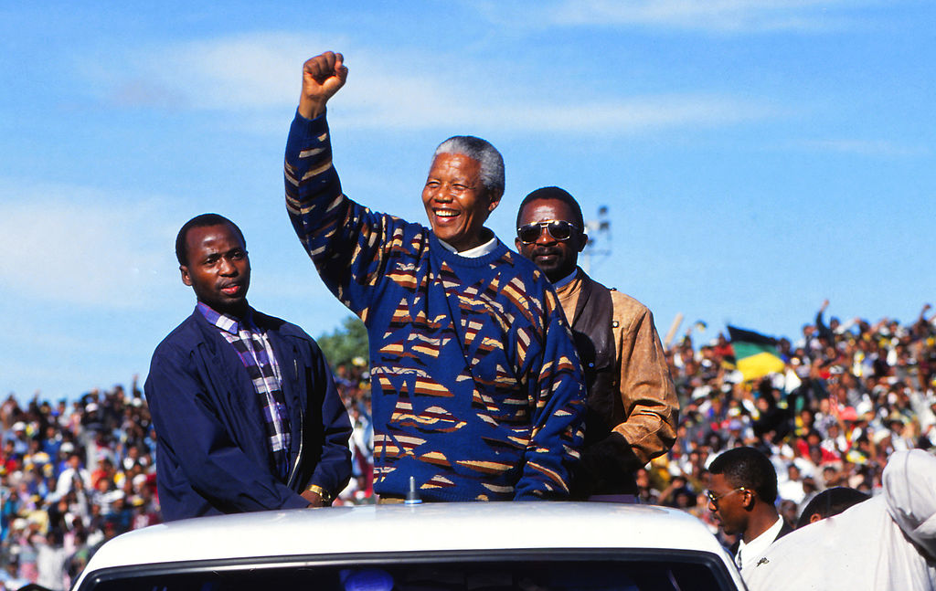 Há 31 anos, o líder político Nelson Mandela era libertado da prisão ...