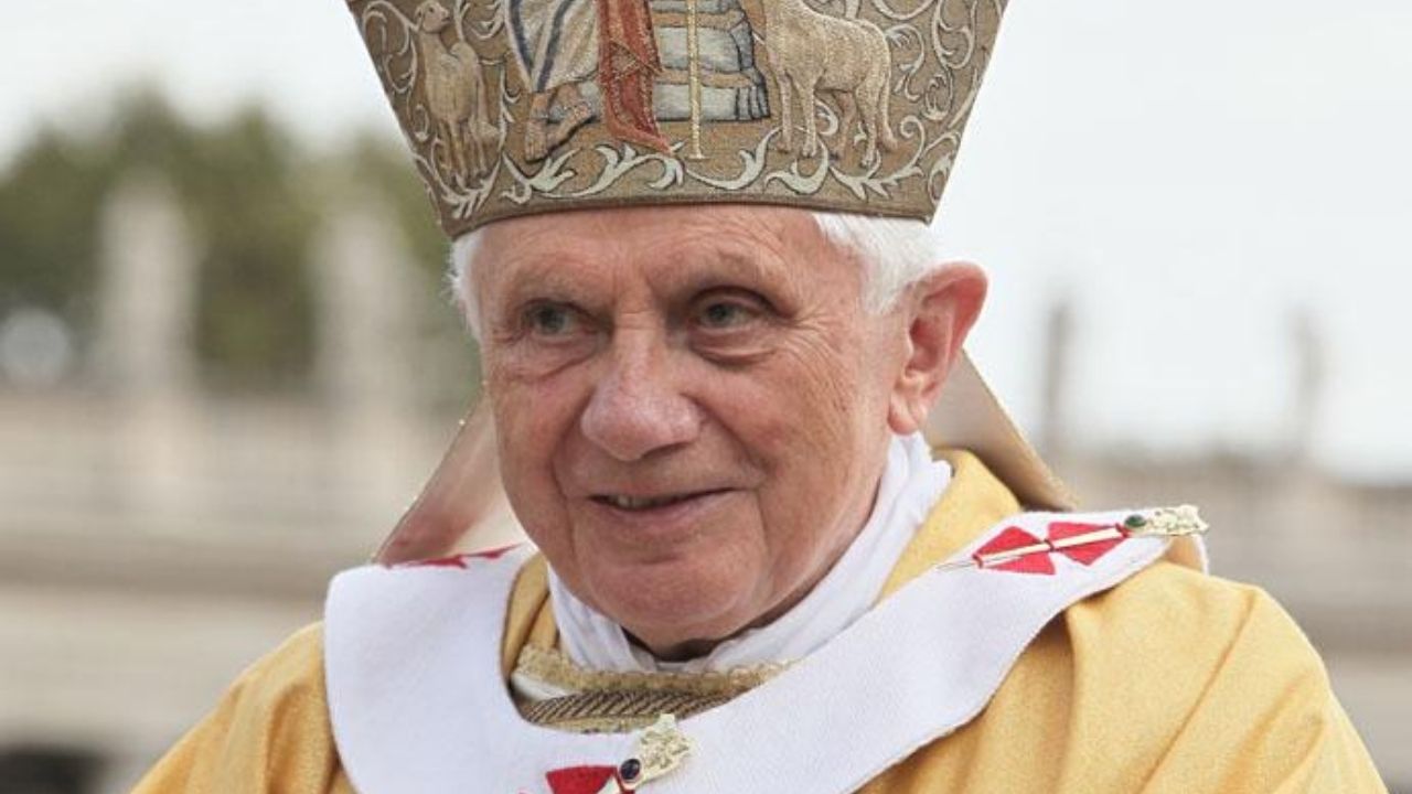 Falecido há um ano: Por que Bento XVI renunciou? - Aventuras na História