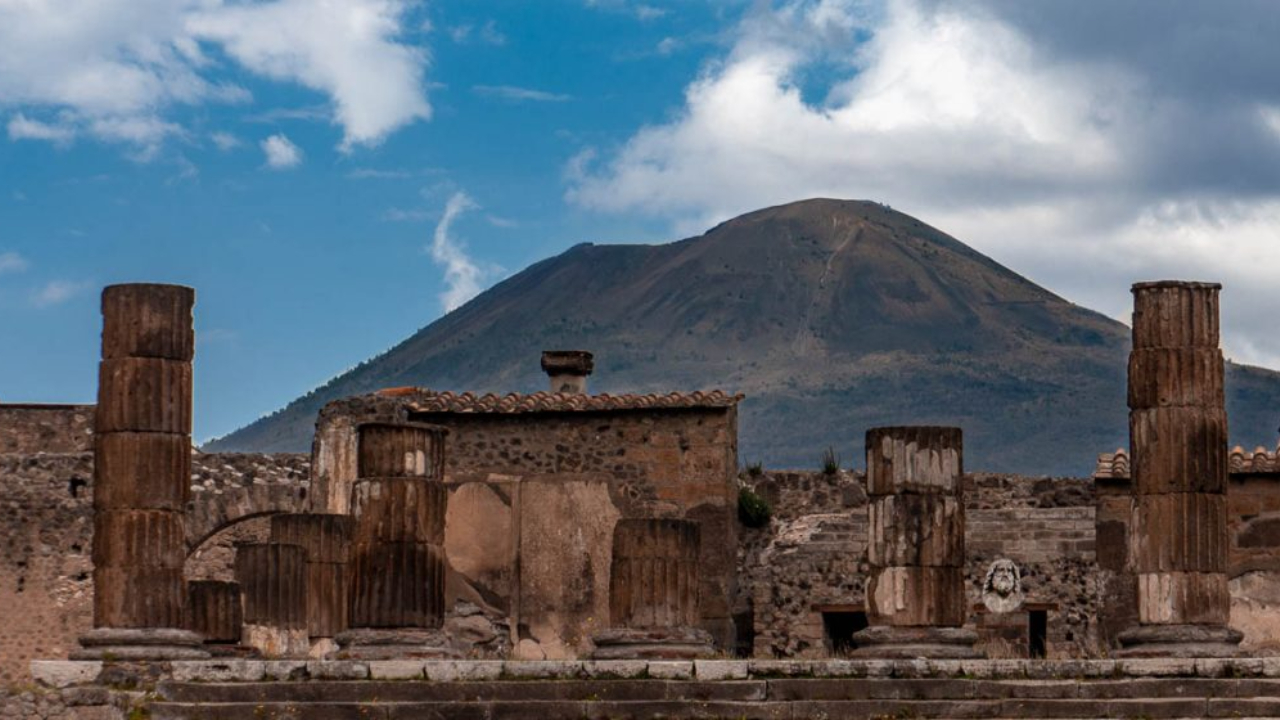 “Eles trazem azar”: turista devolve artefatos roubados de Pompeia após ...