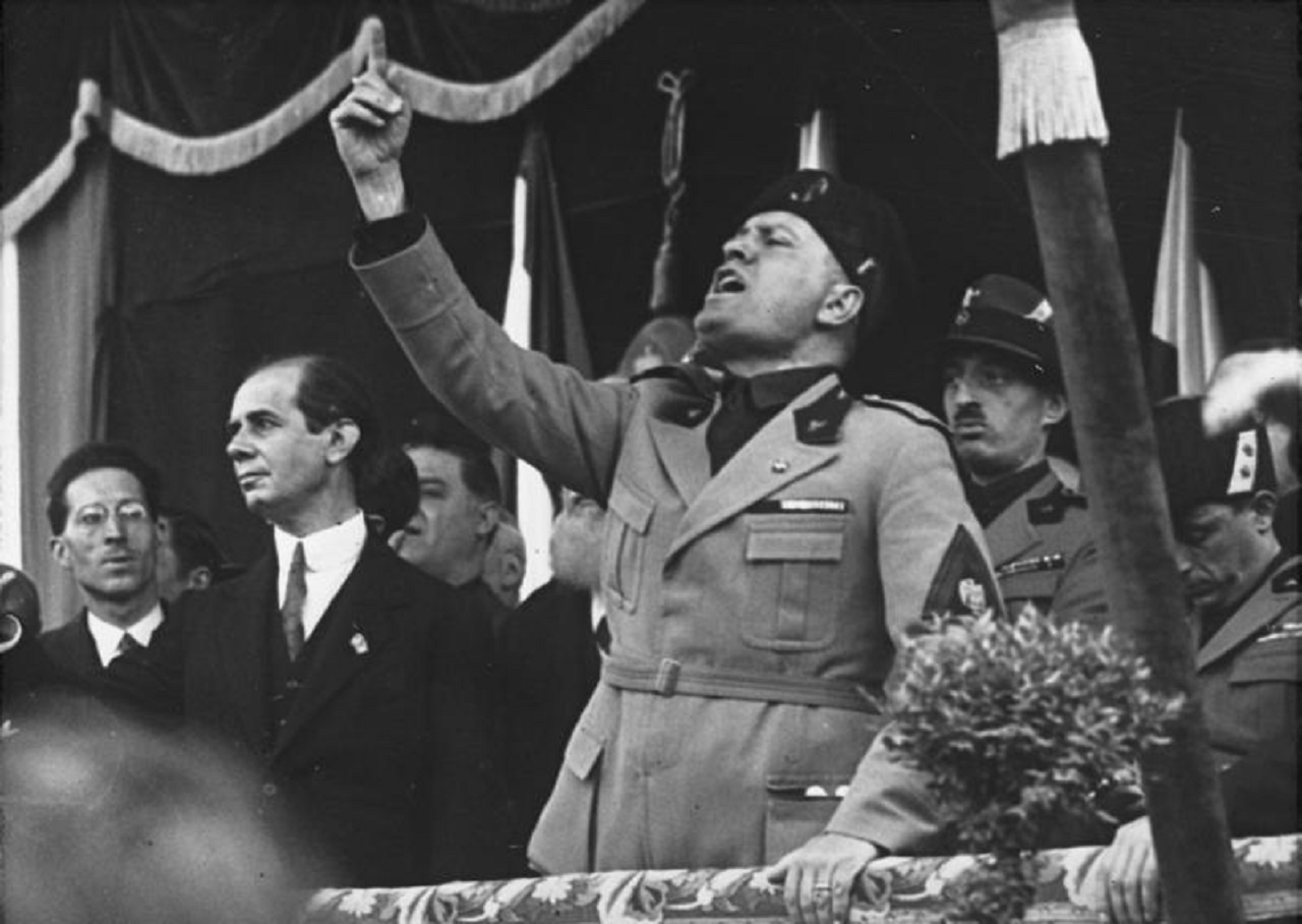 Há 79 anos, Benito Mussolini era executado e exposto em praça pública ...