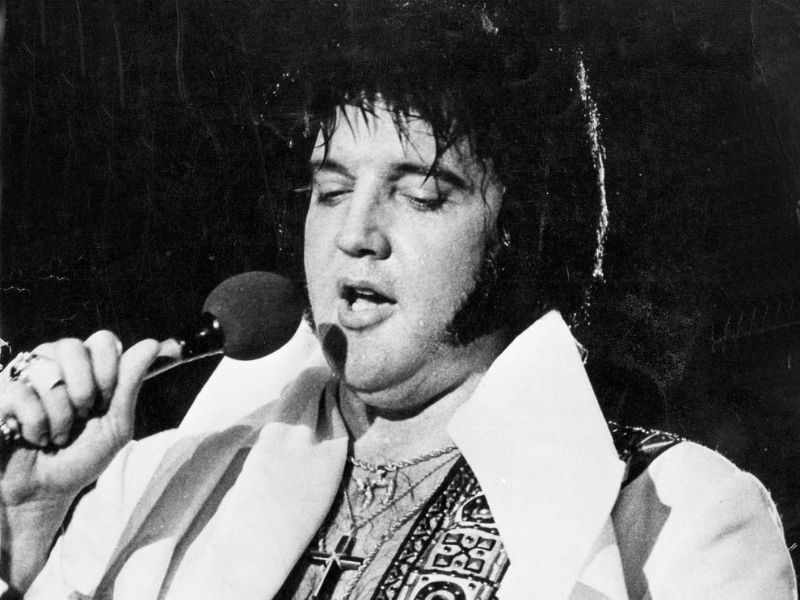 Ofegante e acima do peso: Os momentos angustiantes de Elvis Presley em ...