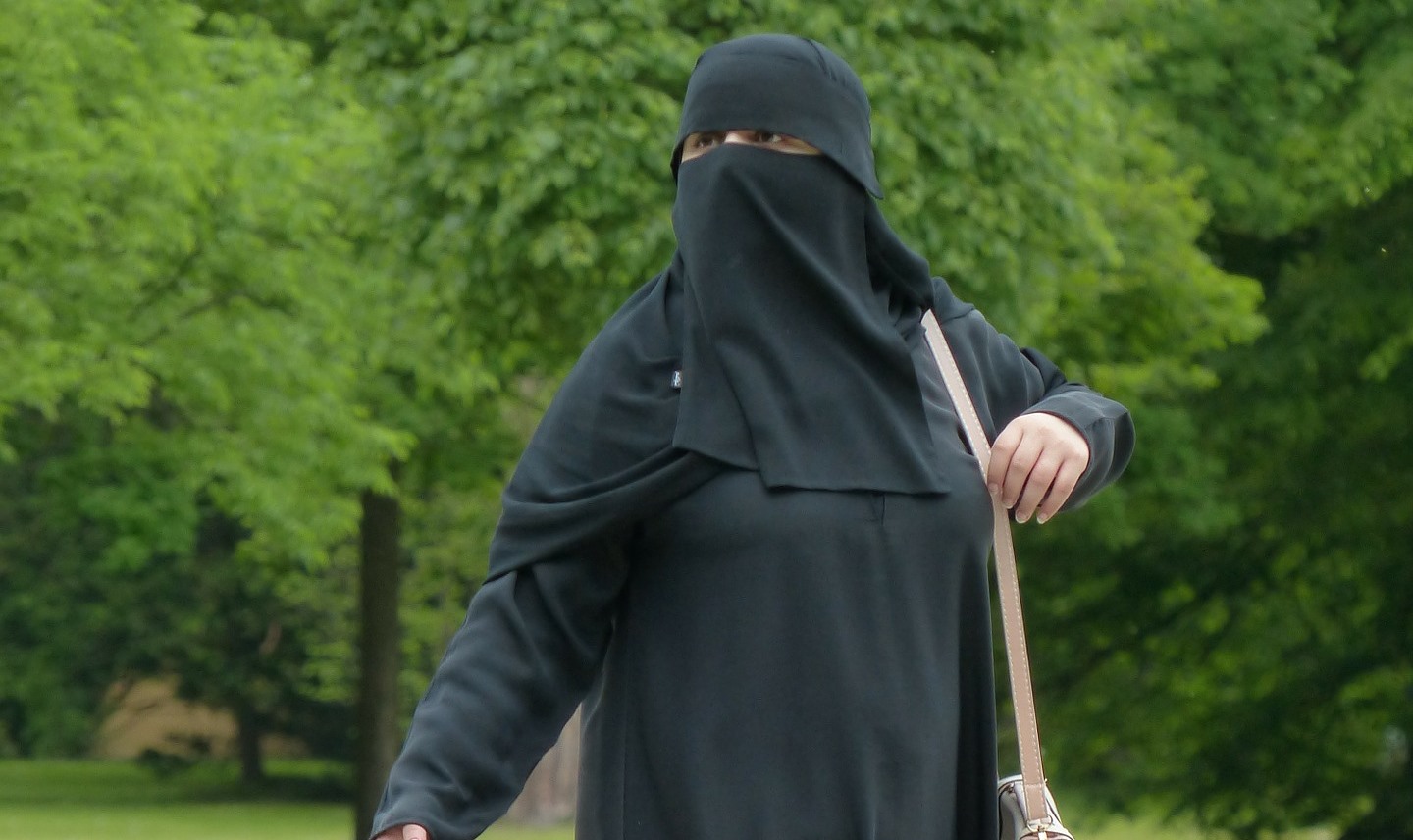 Entenda a diferença entre hijab, niqab e burca - Aventuras na História